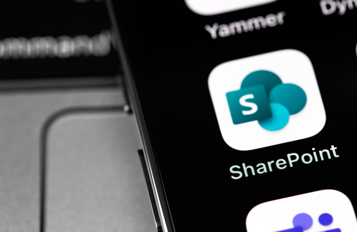 Microsoft SharePoint vs Dropbox - JourneyTeam